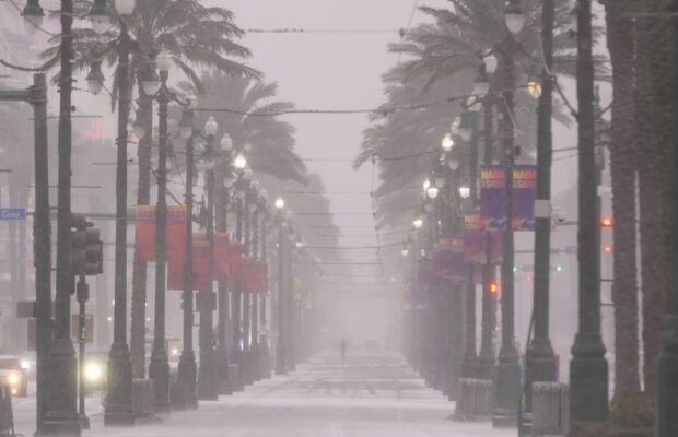 A rare winter storm is bringing heavy snow, sleet and ice to Texas and ...