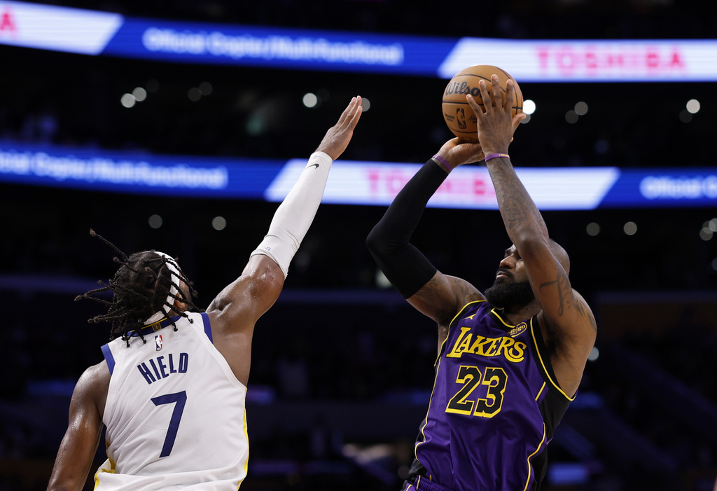 LeBron James becomes oldest player to score 40 points in NBA history, dropping 42 in Lakers ...