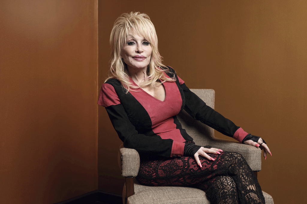 Dolly Parton releases sweeping ballad in tribute to her late husband, Carl Dean | Newsradio WGAN