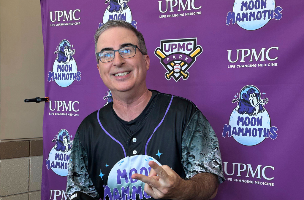 John Oliver’s Erie Moon Mammoths debut in front of a record crowd ...