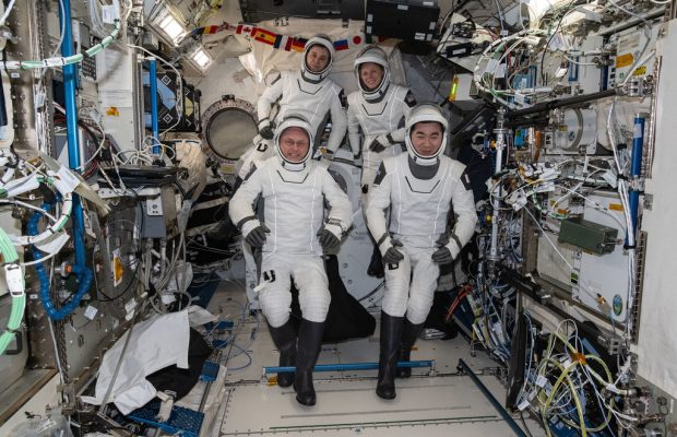 NASA sends 4 astronauts back to Earth in first medical evacuation ...